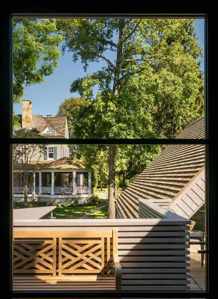 Quaint shingle style cottage in New York receives a stunning makeover