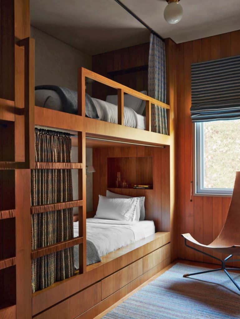 A chic beach house refuge for a family of surfers in Santa Cruz, California