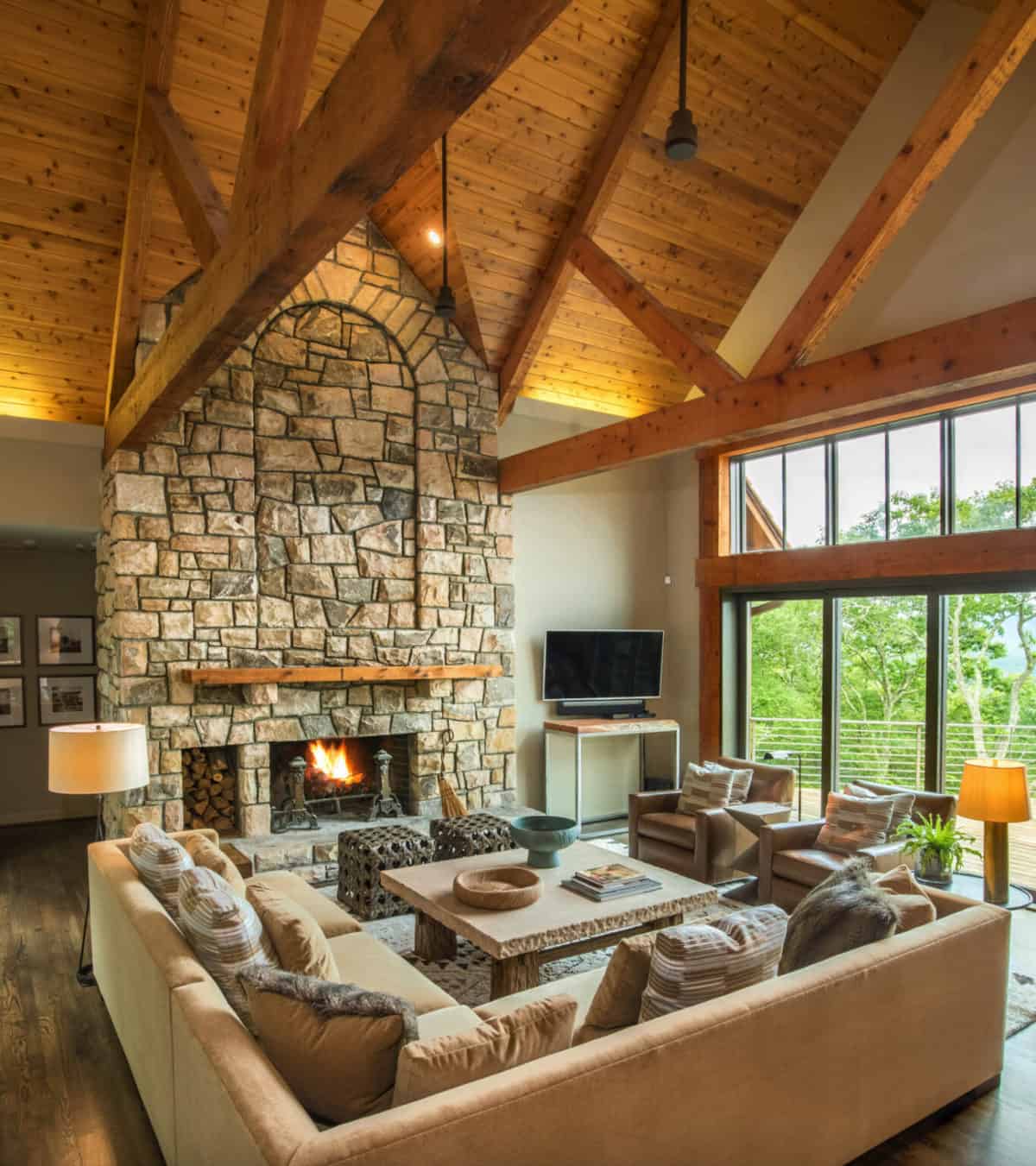 18 Outstanding Rustic Living Room Ideas That Have Cozy Fireplaces