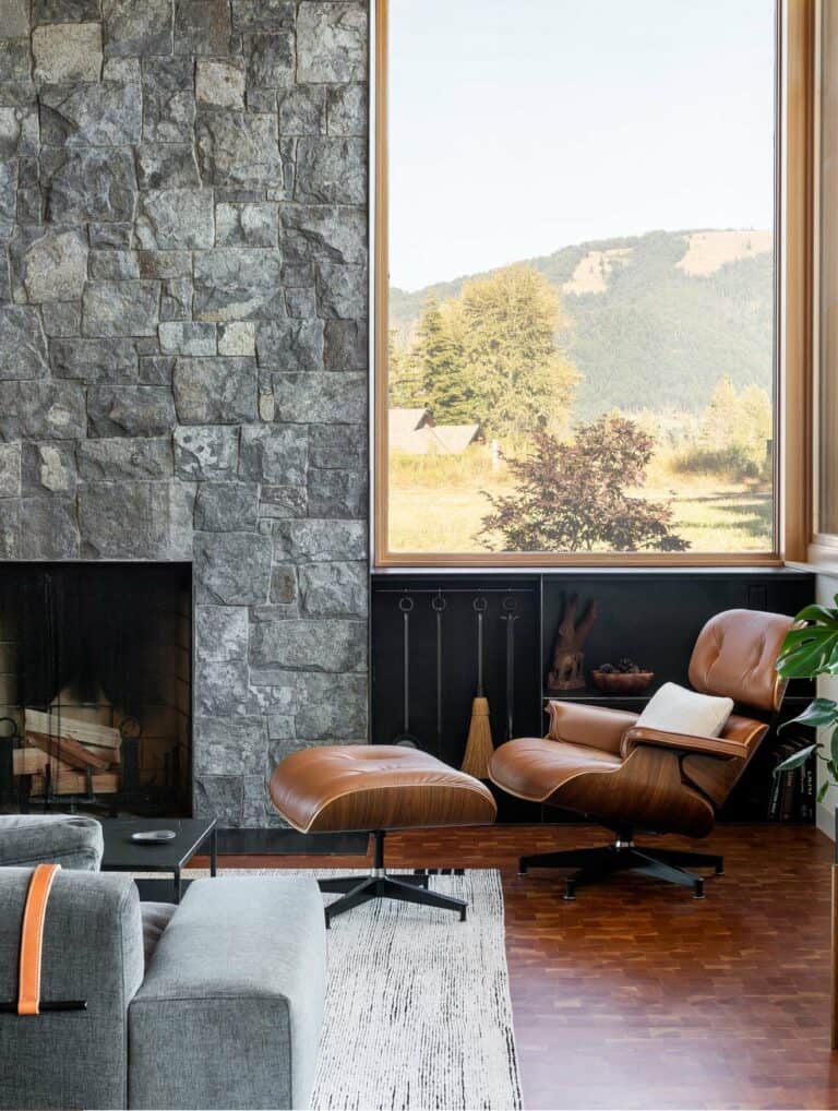 An organic modern home frames breathtaking mountain views in Oregon