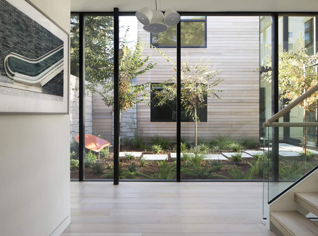 Warm yet minimal Northern California home surrounds a central courtyard