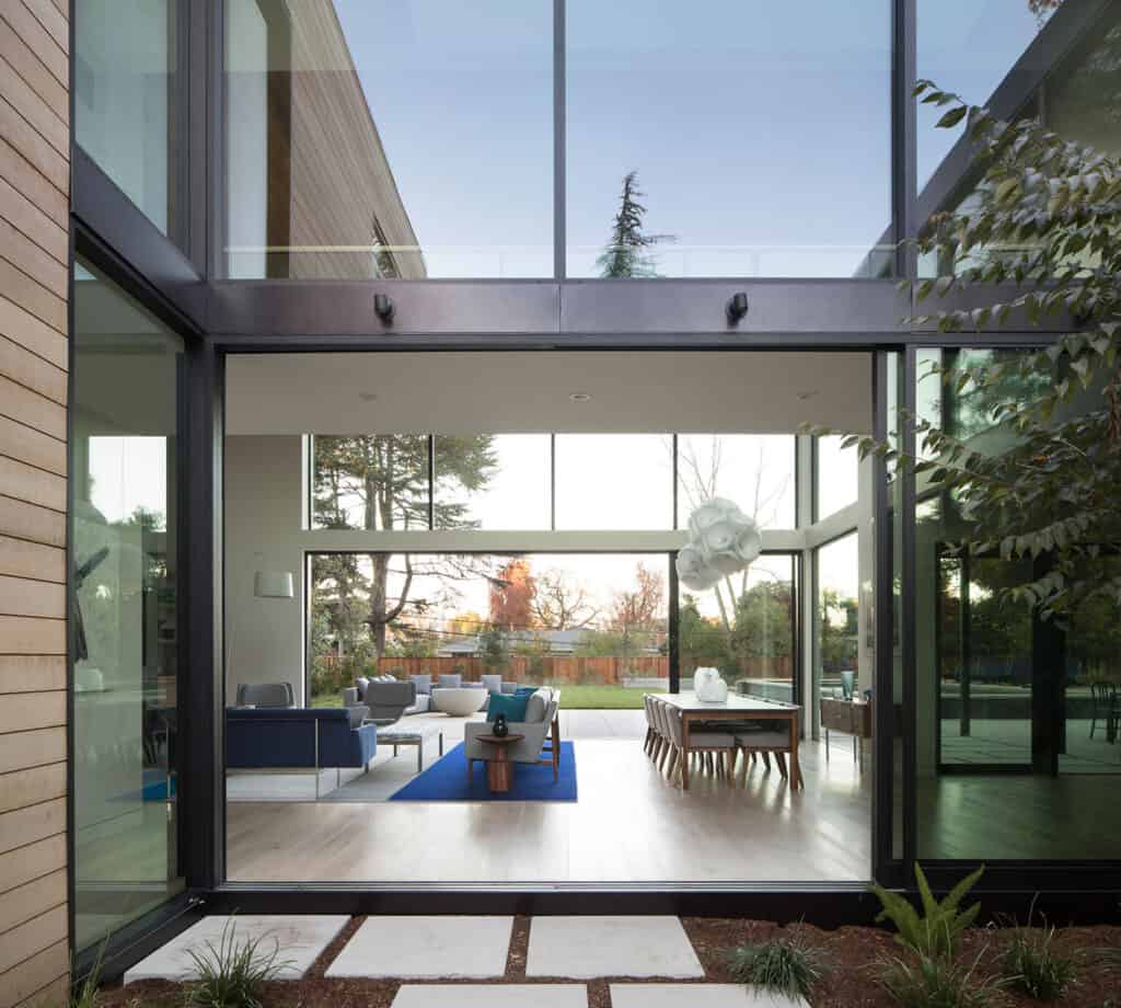 Warm yet minimal Northern California home surrounds a central courtyard