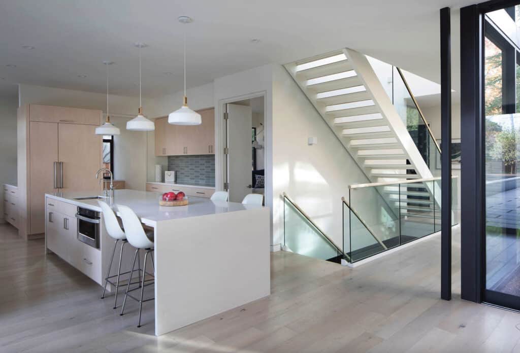 Warm yet minimal Northern California home surrounds a central courtyard