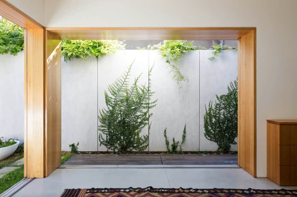 This Victorian terrace house opens to nature in Australia’s Bondi Beach