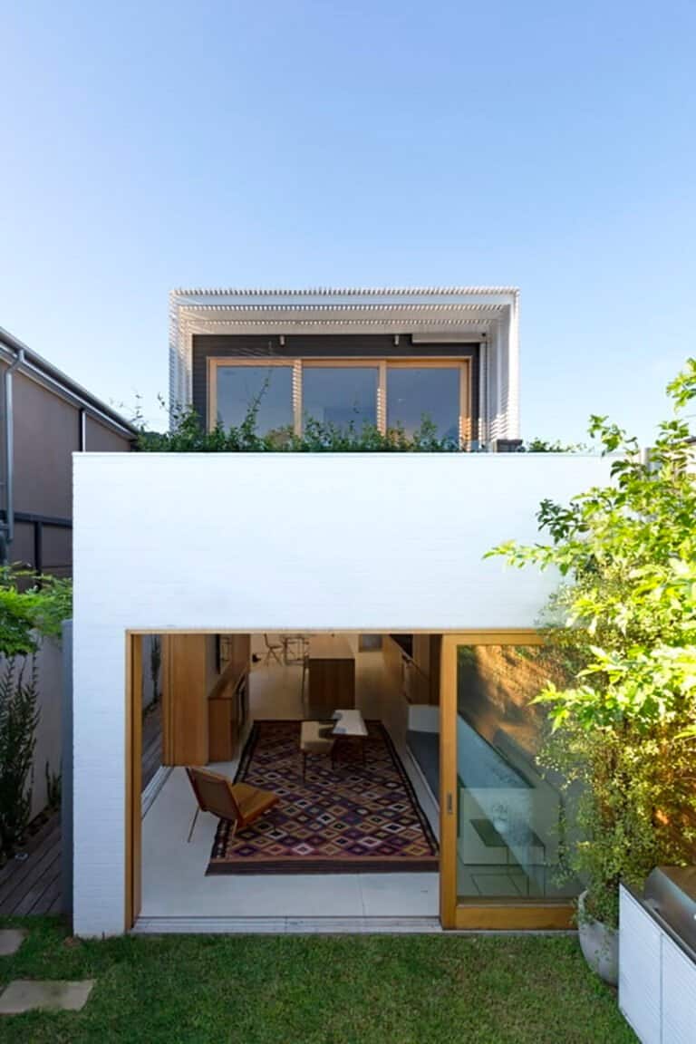 This Victorian terrace house opens to nature in Australia’s Bondi Beach