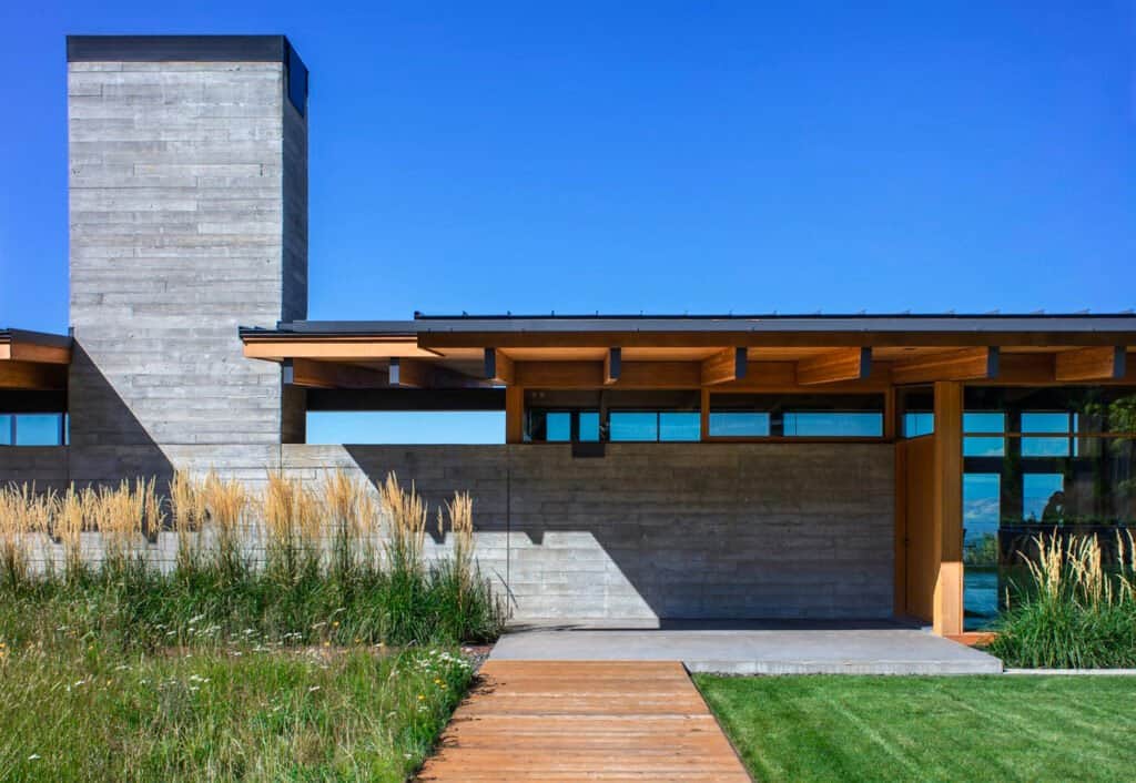 A beautiful Oregon home offers breathtaking views over Hood River Valley