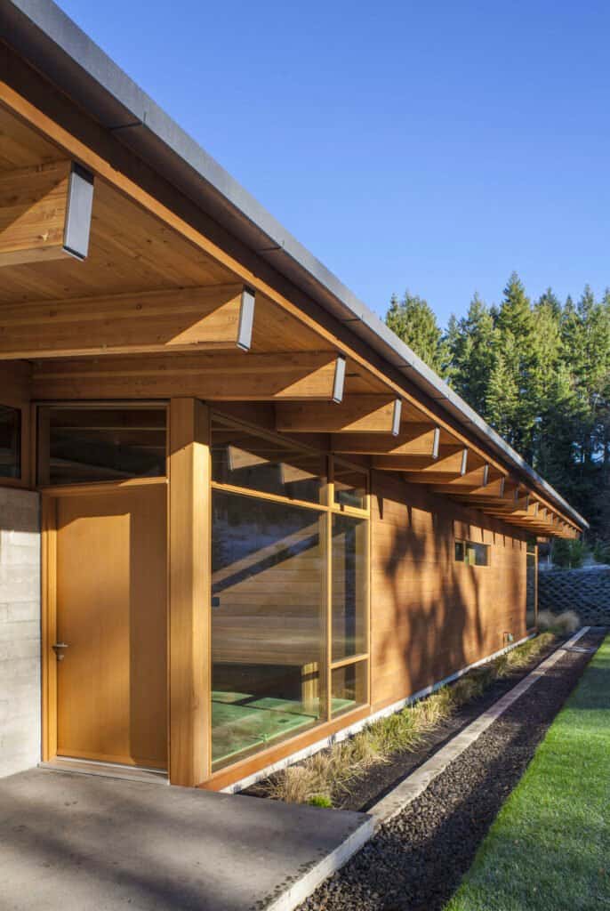 A beautiful Oregon home offers breathtaking views over Hood River Valley