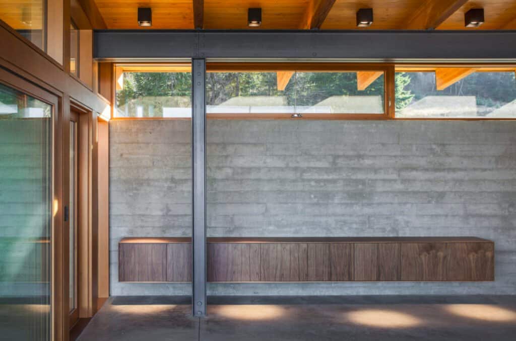 A beautiful Oregon home offers breathtaking views over Hood River Valley