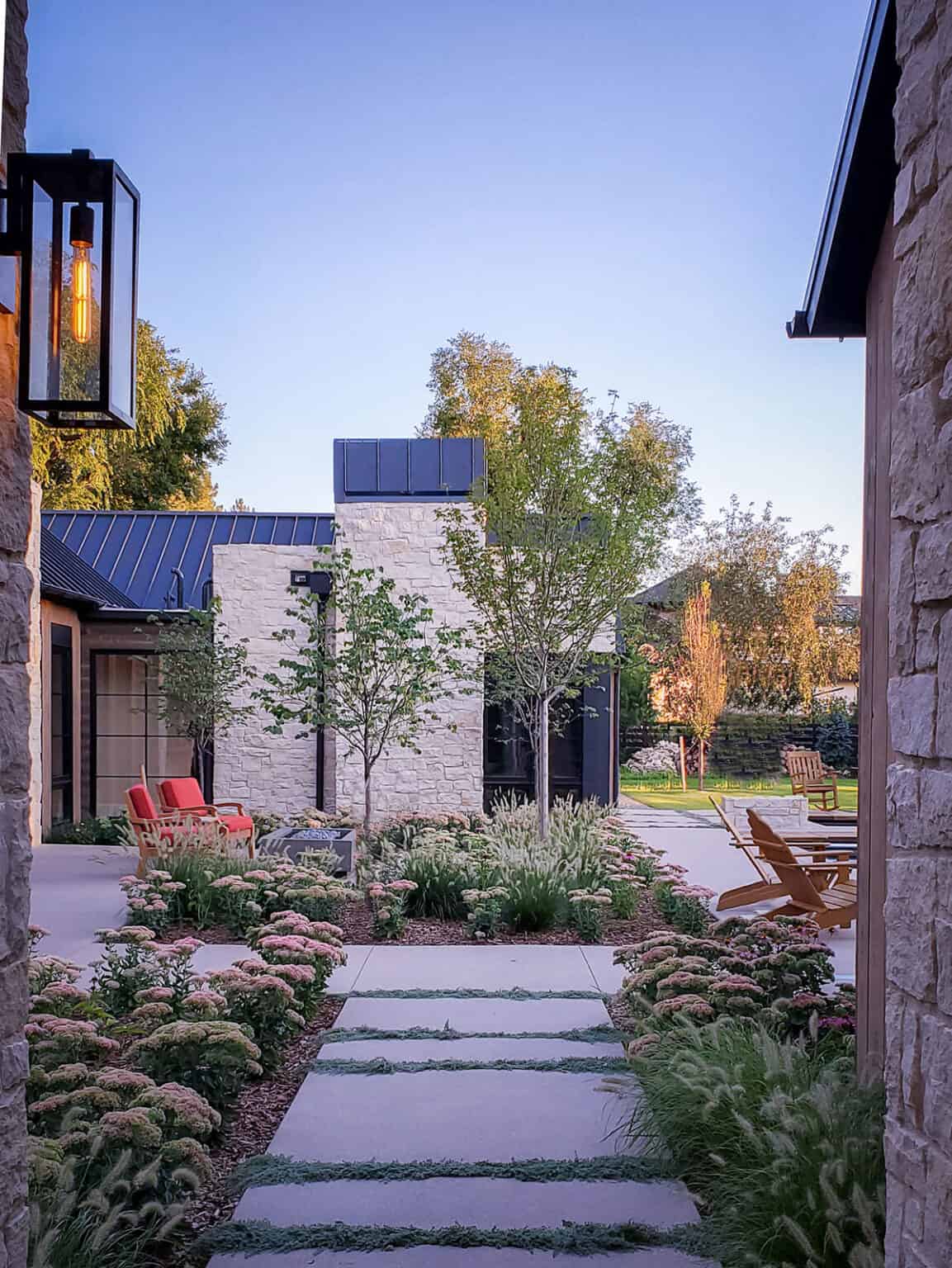 A Colorado house designed to embrace its beautiful pastoral landscape