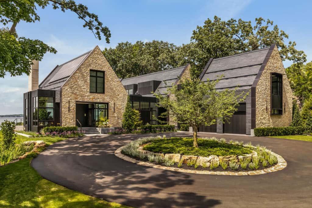 A remarkable stone and glass cottage in harmony with Lake Minnetonka