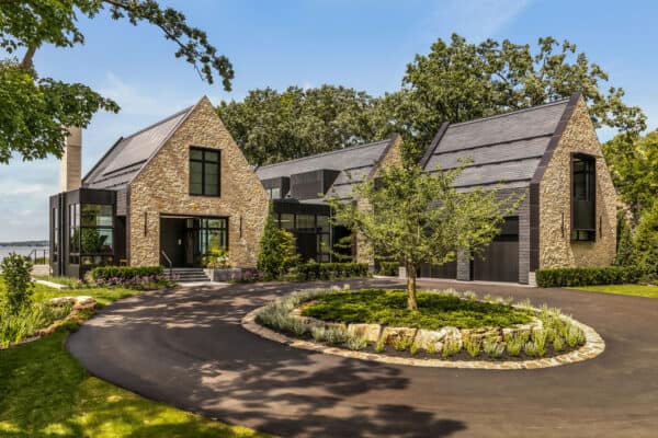 A remarkable stone and glass cottage in harmony with Lake Minnetonka