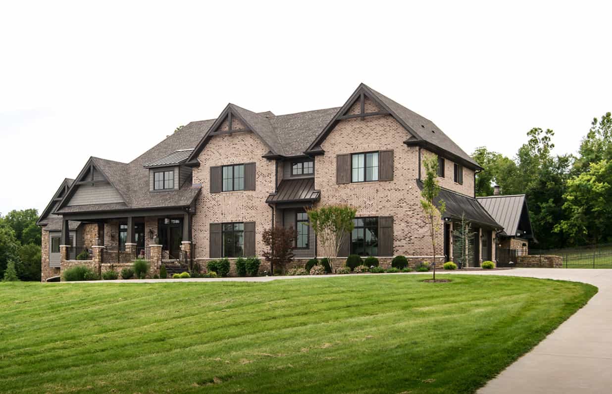 Tour this warm and inviting home in Tennessee surrounded by nature