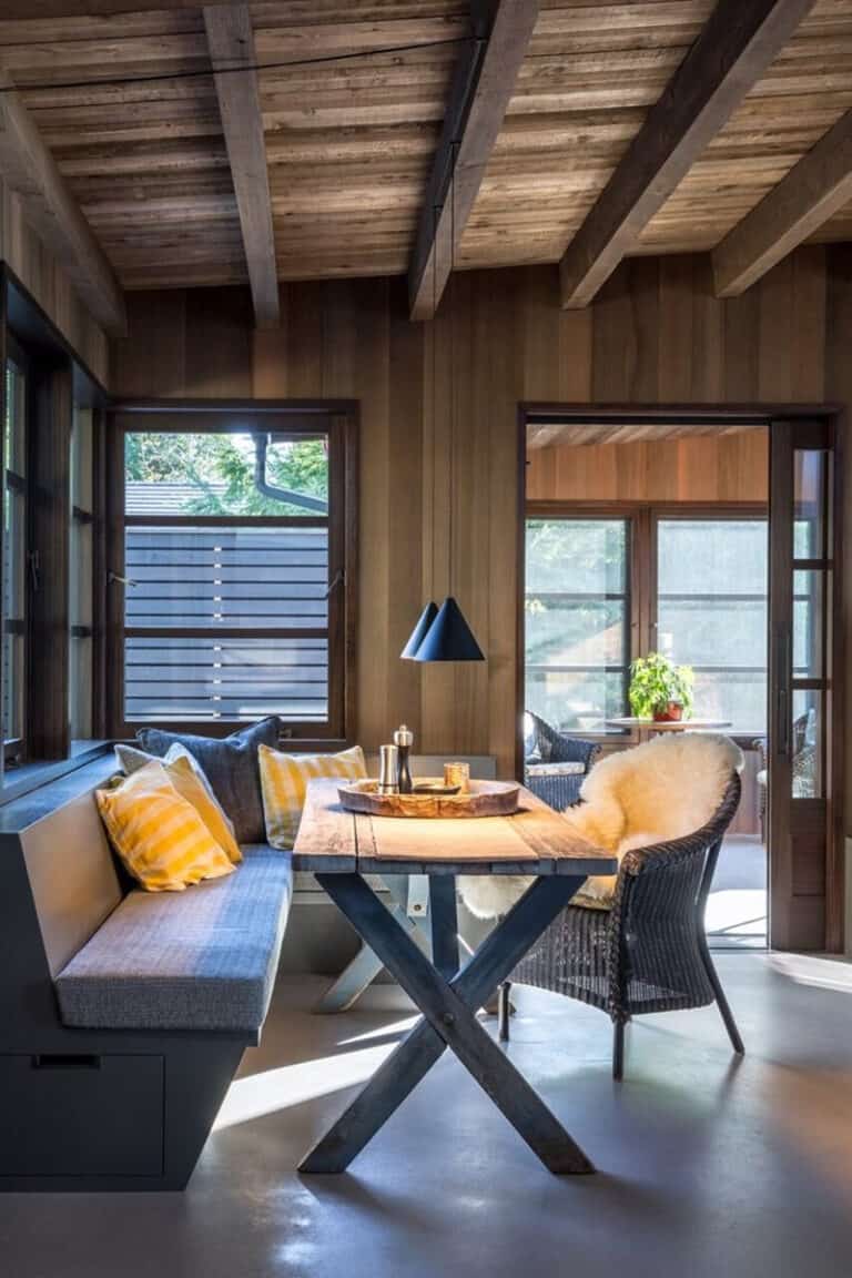 This modern beach house provides a cozy refuge in Washington State