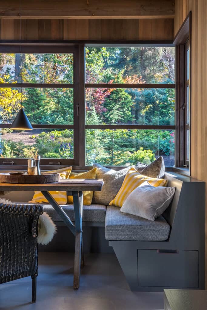 This modern beach house provides a cozy refuge in Washington State