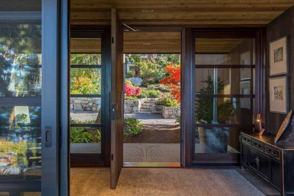 This modern beach house provides a cozy refuge in Washington State