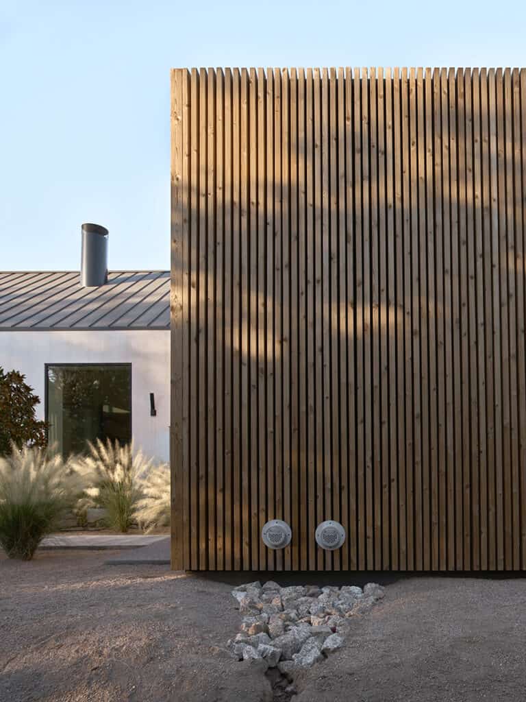 This modern Arizona desert home has amazing indoor and outdoor living