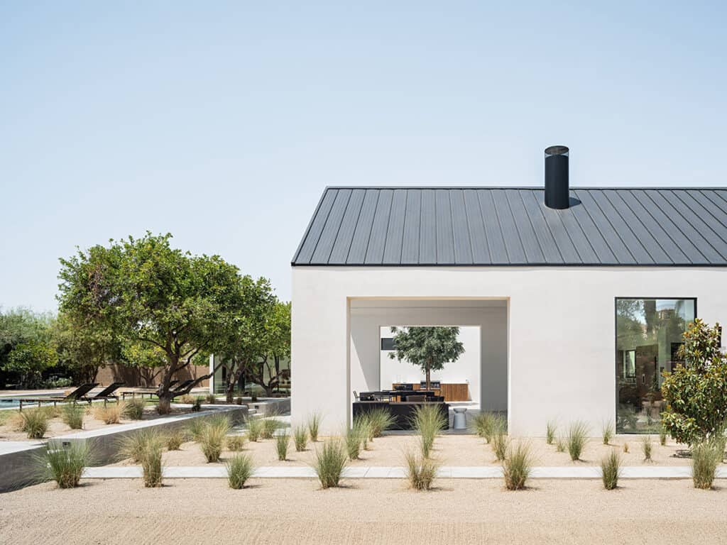 This modern Arizona desert home has amazing indoor and outdoor living