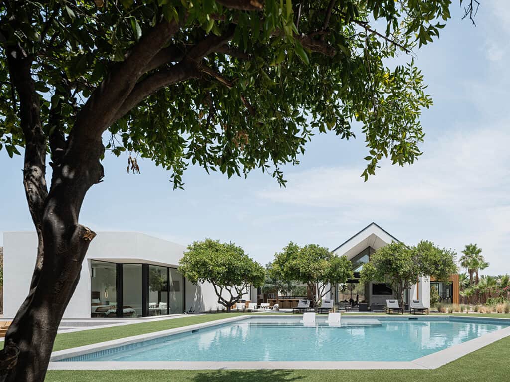 This modern Arizona desert home has amazing indoor and outdoor living