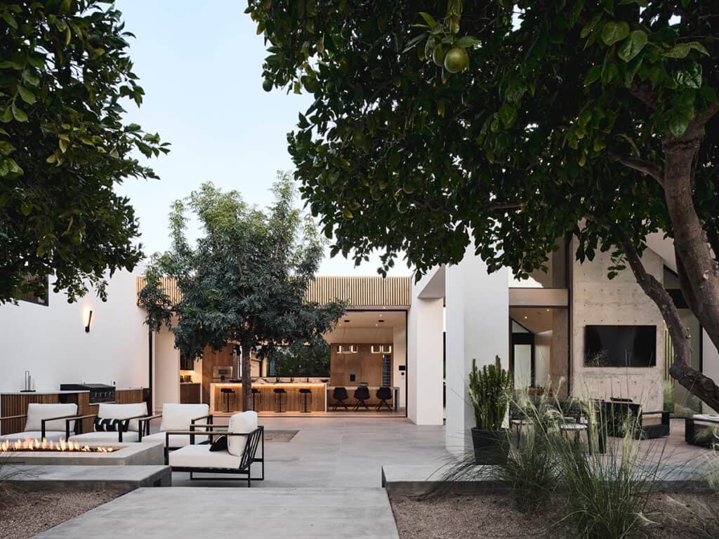 This modern Arizona desert home has amazing indoor and outdoor living