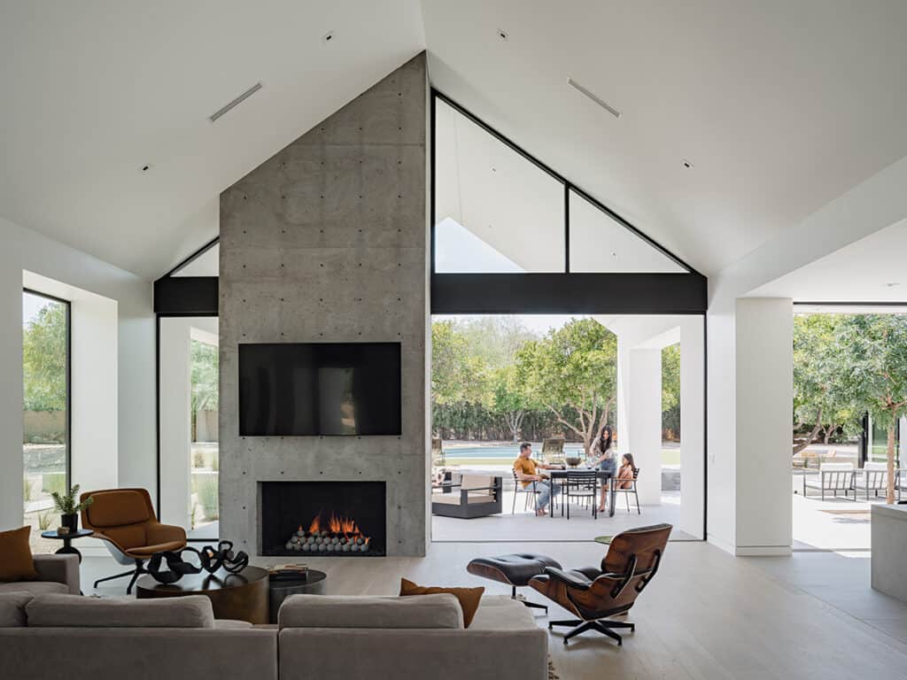 This modern Arizona desert home has amazing indoor and outdoor living