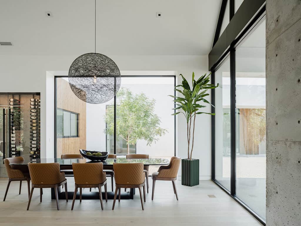 This modern Arizona desert home has amazing indoor and outdoor living