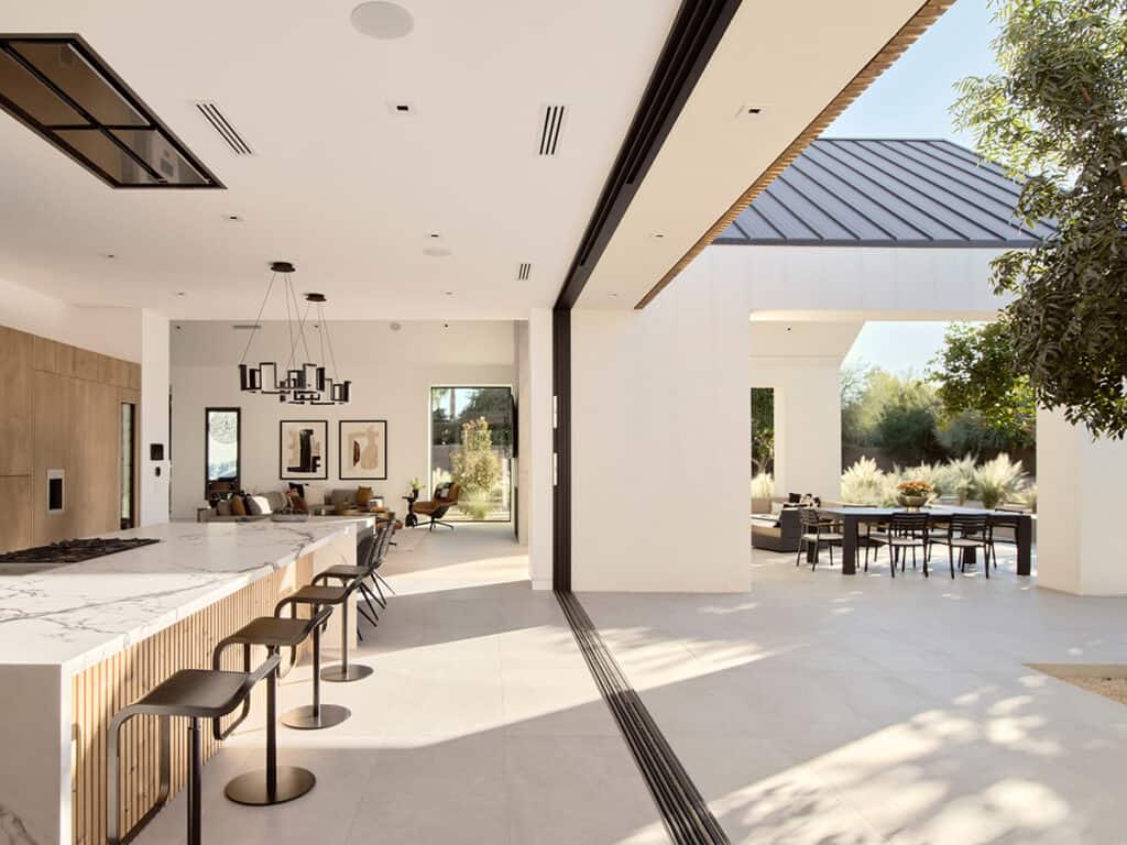 This modern Arizona desert home has amazing indoor and outdoor living