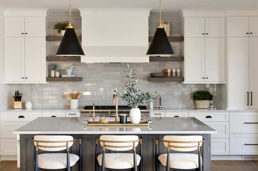 This warm and rustic Minnesota home embraces its beautiful landscape