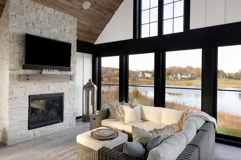 This warm and rustic Minnesota home embraces its beautiful landscape