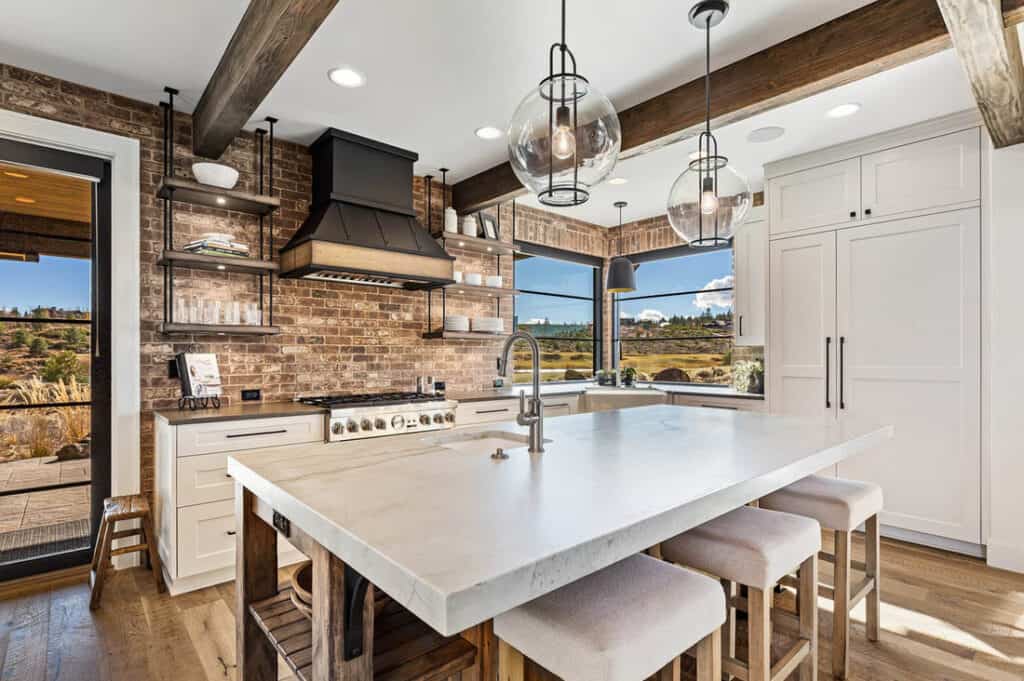 A modern rustic farmhouse with glorious views of Oregon’s high desert