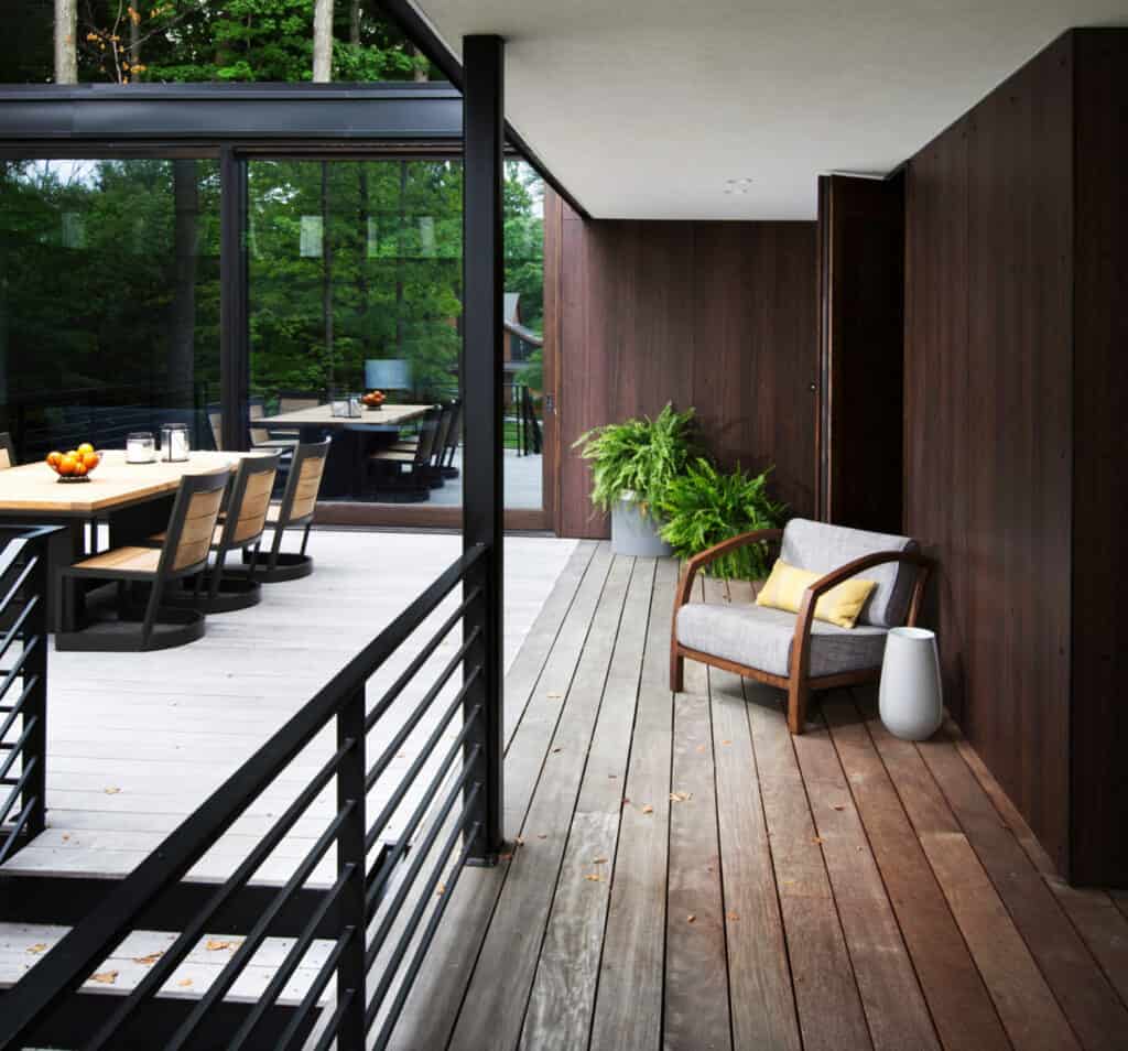 A modern terraced house in a woodsy suburban setting of Milwaukee