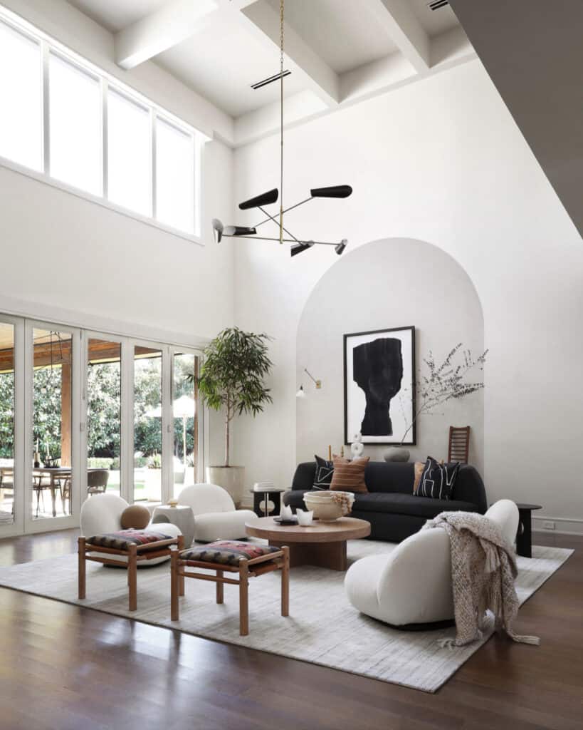 A relaxed modern home in Dallas gets an incredibly gorgeous makeover