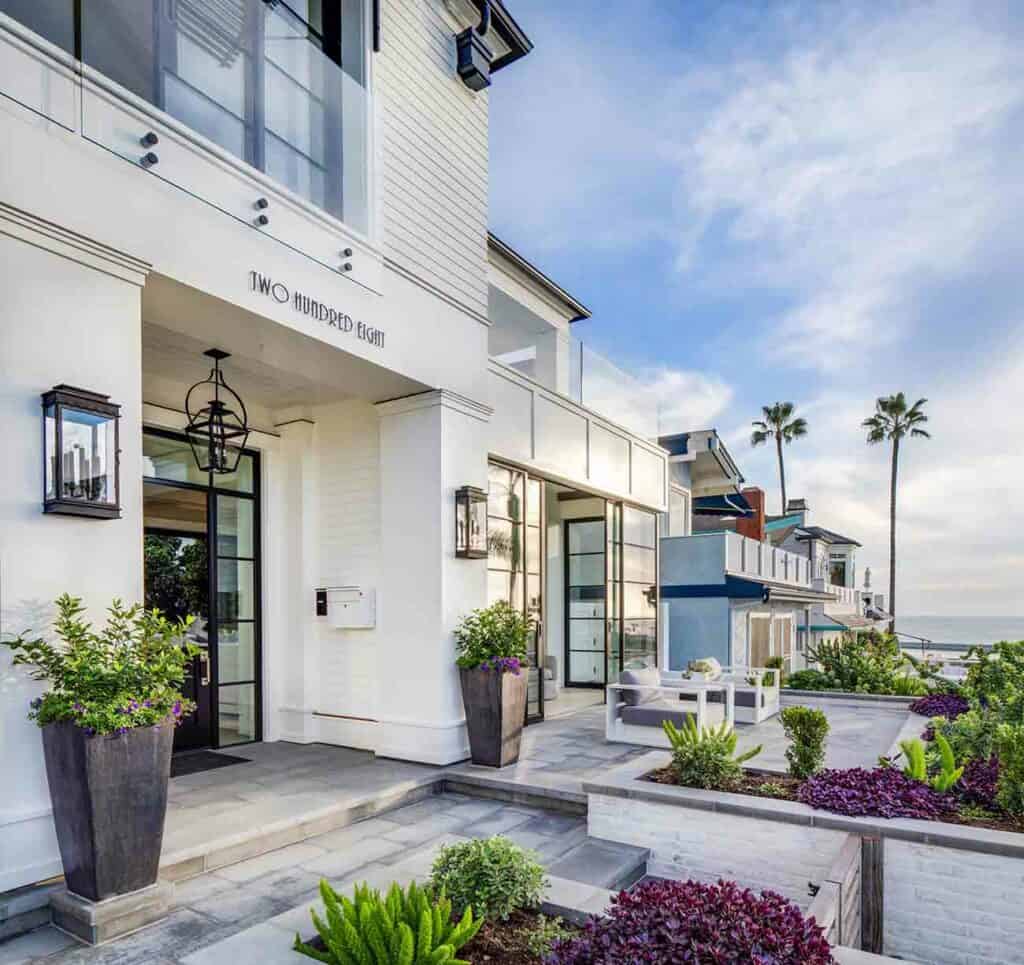 A sensational Corona Del Mar home celebrates indoor outdoor living