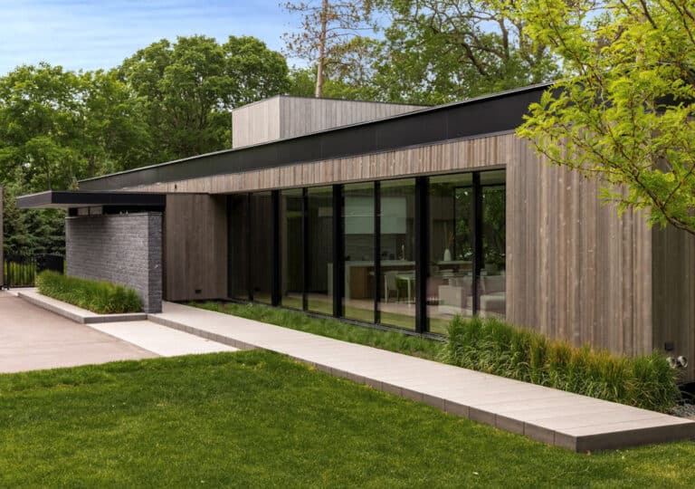 Absolutely stunning modern house on the shores of Lake Minnetonka
