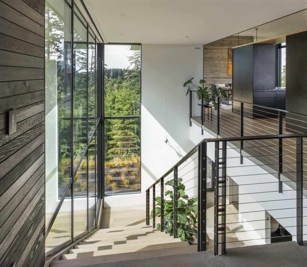 This amazing modern house cantilevers over Oregon wine country