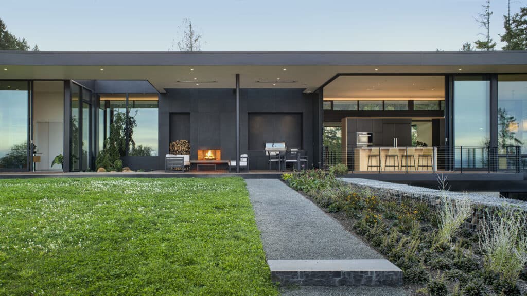 This amazing modern house cantilevers over Oregon wine country