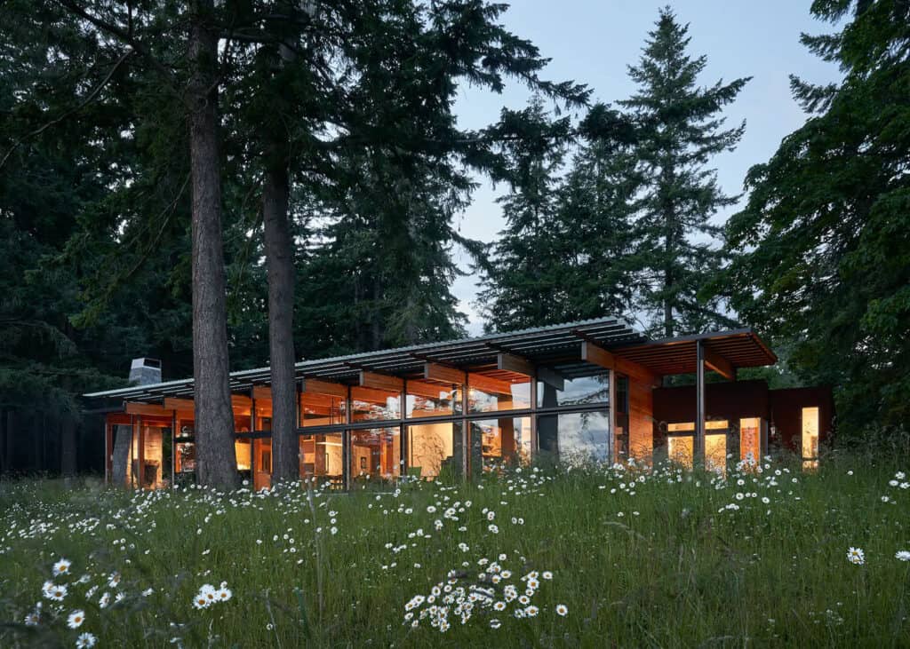 An intimate retreat tucked into a forest overlooks serene Puget Sound