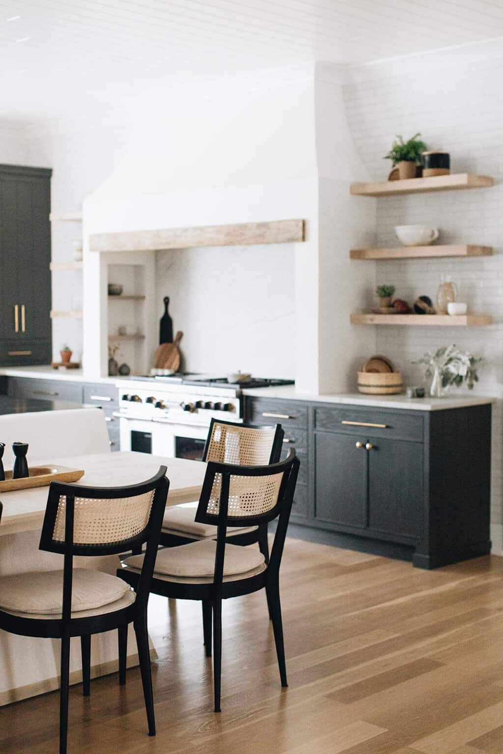 House Tour: An elegant home in Illinois with drool worthy interiors