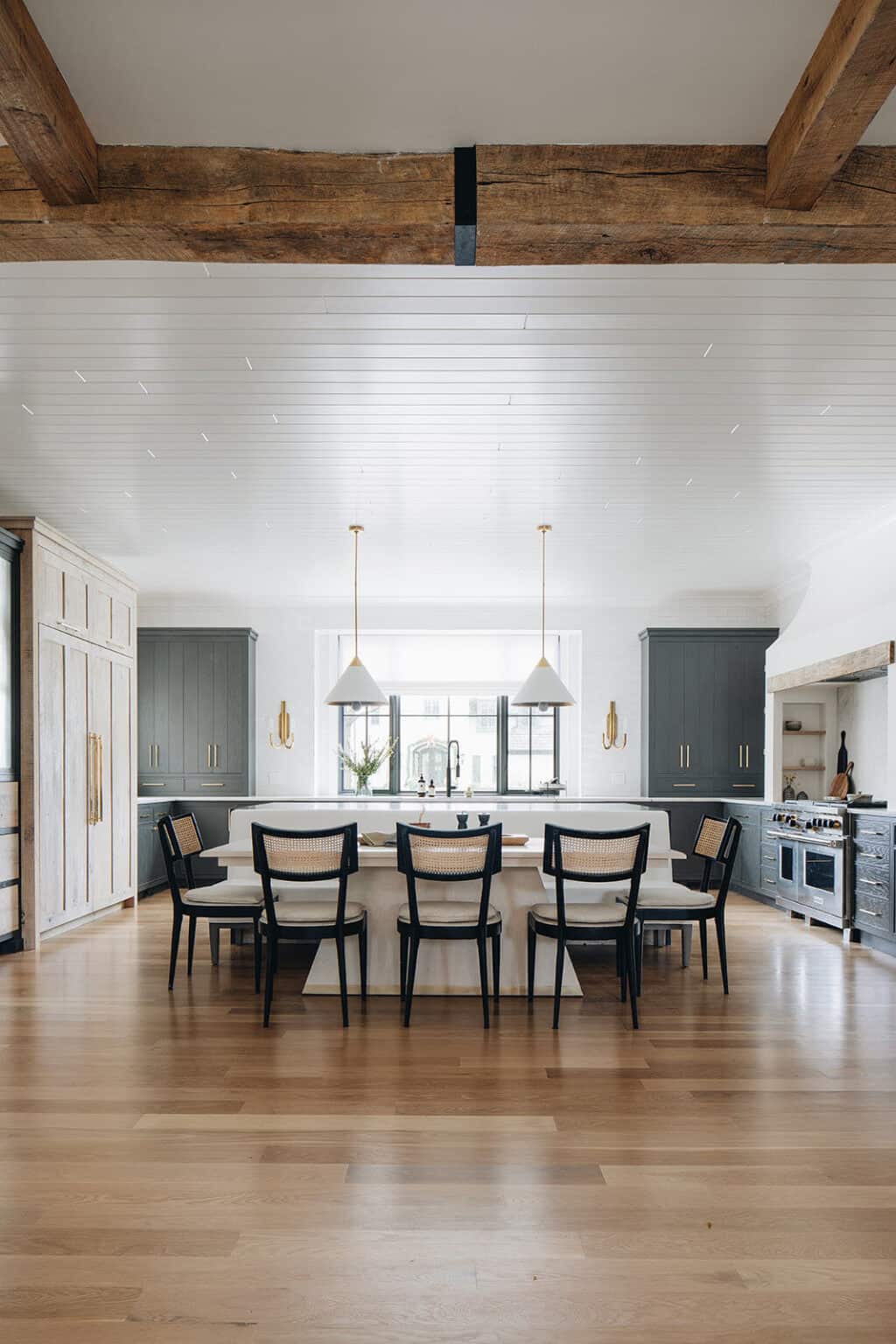 House Tour: An elegant home in Illinois with drool worthy interiors
