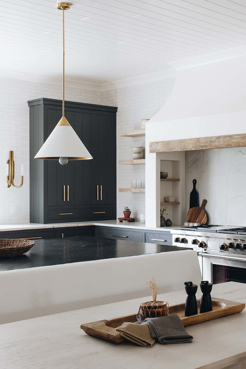 House Tour: An elegant home in Illinois with drool worthy interiors