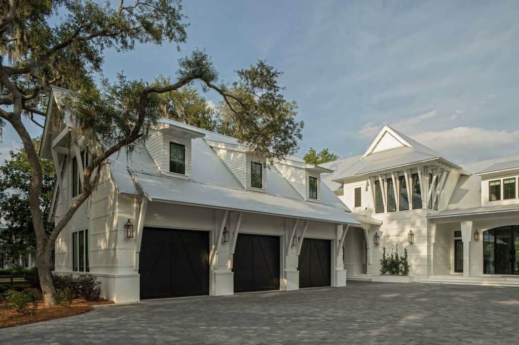 See this stunning Florida bayfront house with inviting living spaces