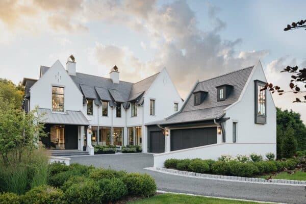 See this moody modern house in Illinois with stunning living spaces