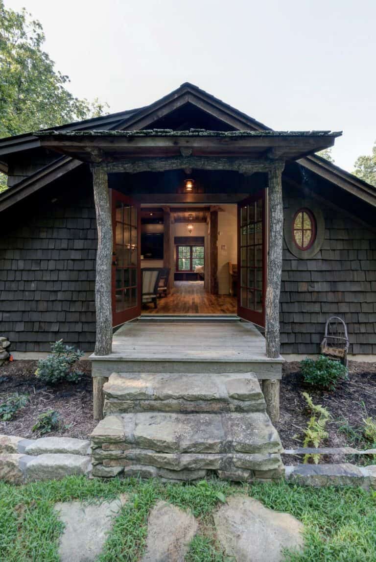 This rustic modern mountain cabin gets a stunning update in Asheville
