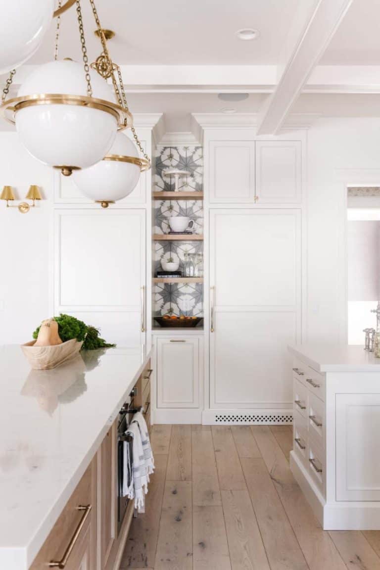 Tour this countryside colonial house in Utah with stylish living spaces
