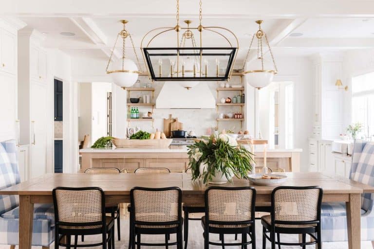 Tour this countryside colonial house in Utah with stylish living spaces