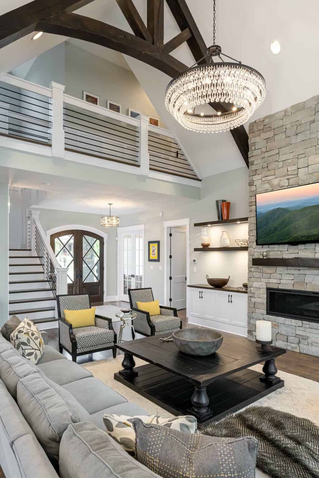 Tour this North Carolina home with bright and airy living spaces