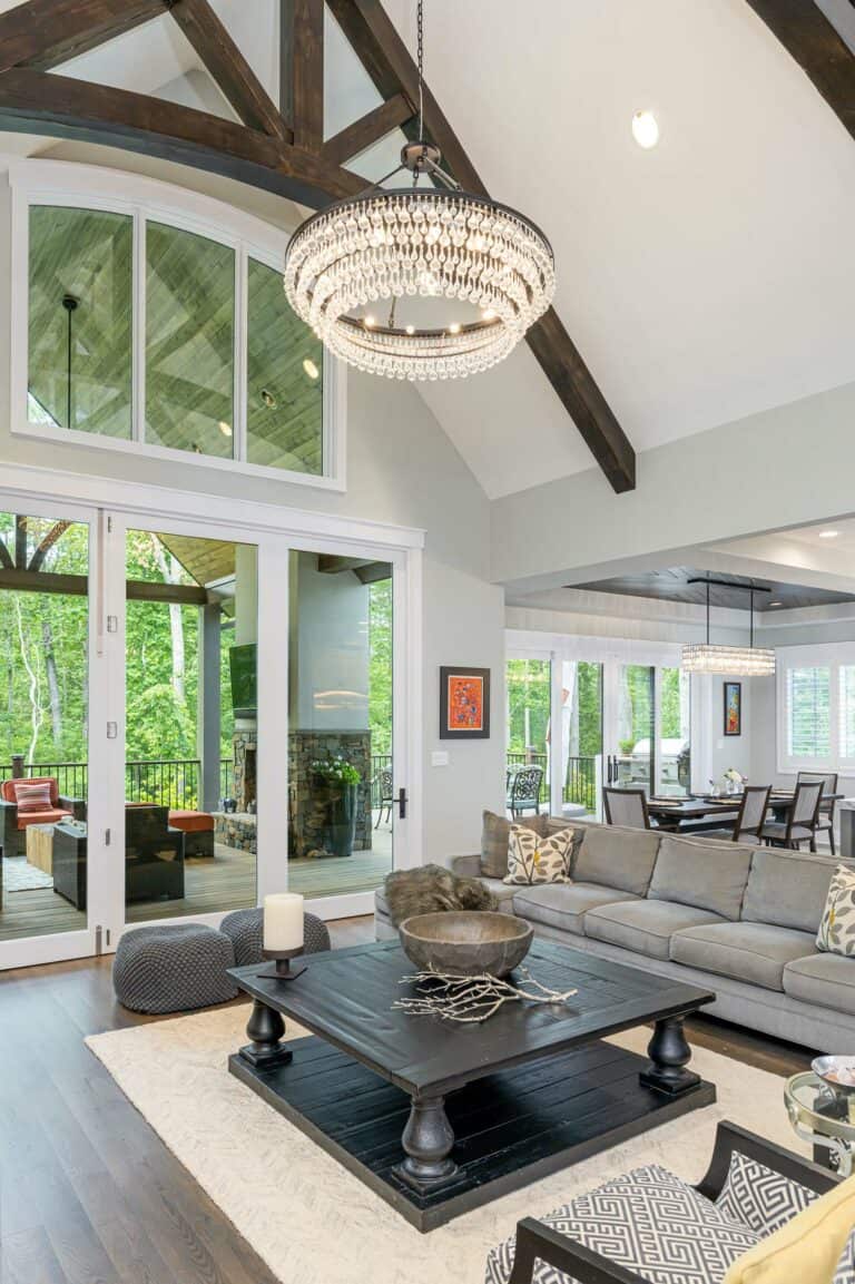 Tour this North Carolina home with bright and airy living spaces