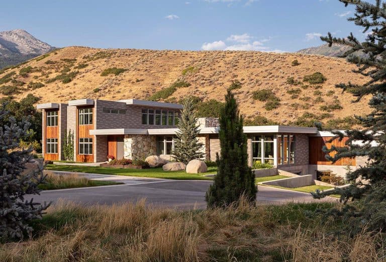 A midcentury alpine home in Salt Lake City with serene mountain views