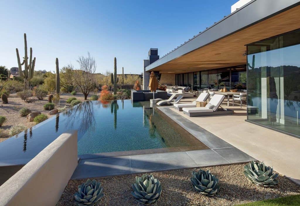 This fabulous Sonoran Desert house enjoys an indoor outdoor lifestyle