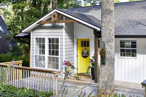 Step into this beautifully renovated lakeside cottage in North Carolina