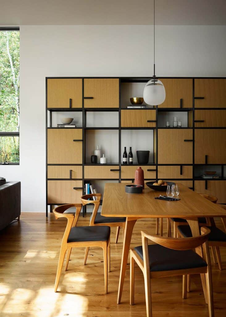 An amazing modern house in Wyoming with a treehouse inspired feel